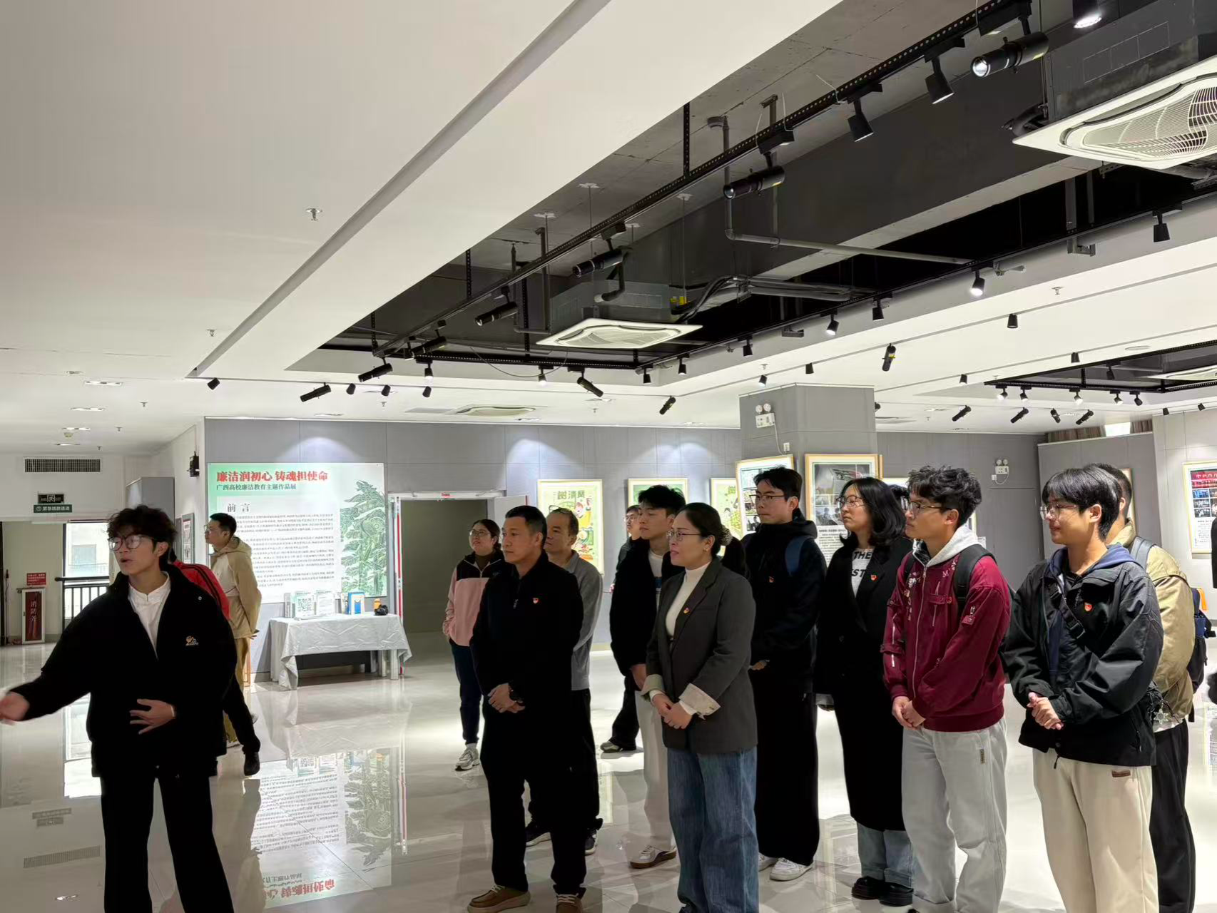 廉洁润心 匠心铸魂——我院赴广西艺术学院参观廉洁教育主题作品展-材料与环境学院